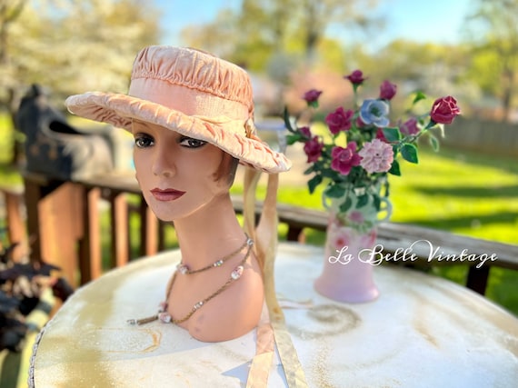 1920’s Ruched Pink Silk Velvet Hat ~ Vintage Pastel T… - Gem