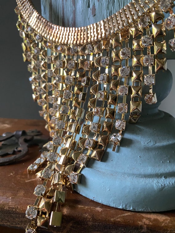 Fashion designer necklace store