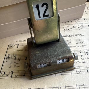 VINTAGE Perpetual Flip Calendar: French Date Brass Metal Desktop Month ...