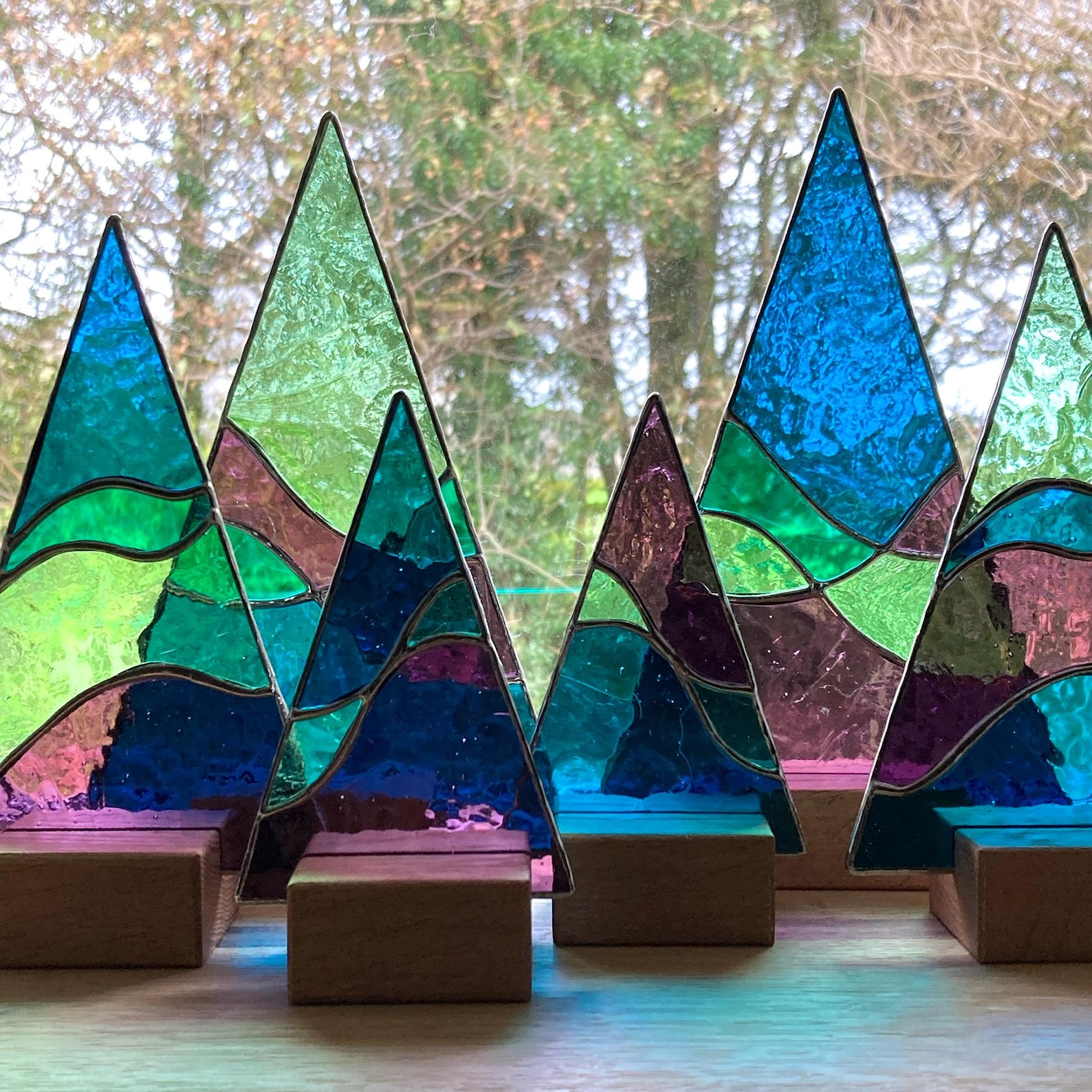 Northern Lights Fir Forest Stained Glass Pattern: Aurora Borealis ...