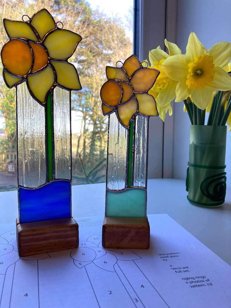 Daffodil Stained Glass Pattern: March Birth Flower Suncatcher (PDF ...