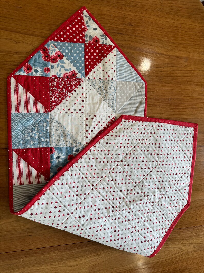 Red, White, and Blue Stars and Floral Patriotic Quilted Patchwork Table ...