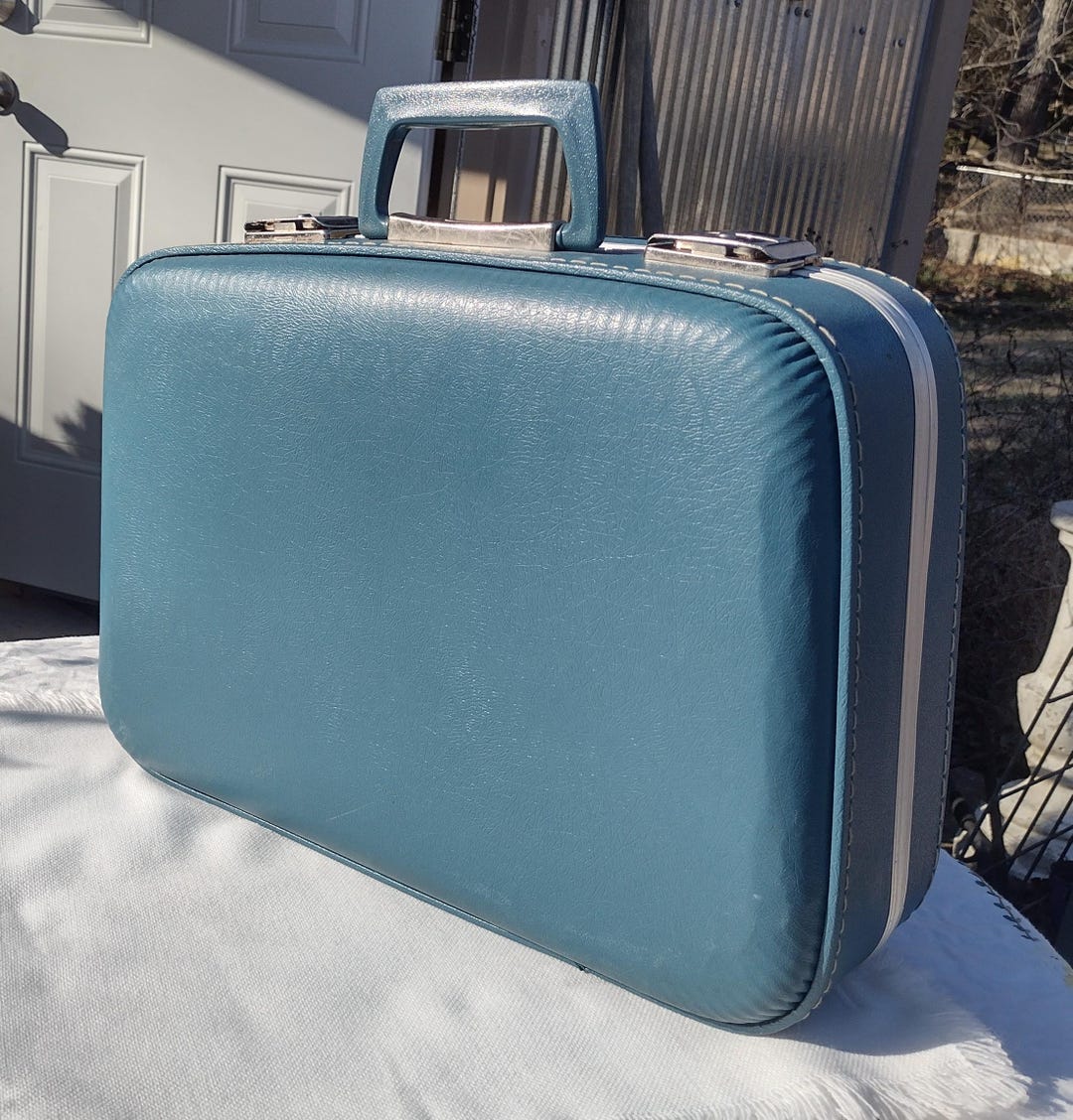 Vintage Blue Vinyl Suitcase, Quilted Interior (no Key, 16.5x12.5 In ...