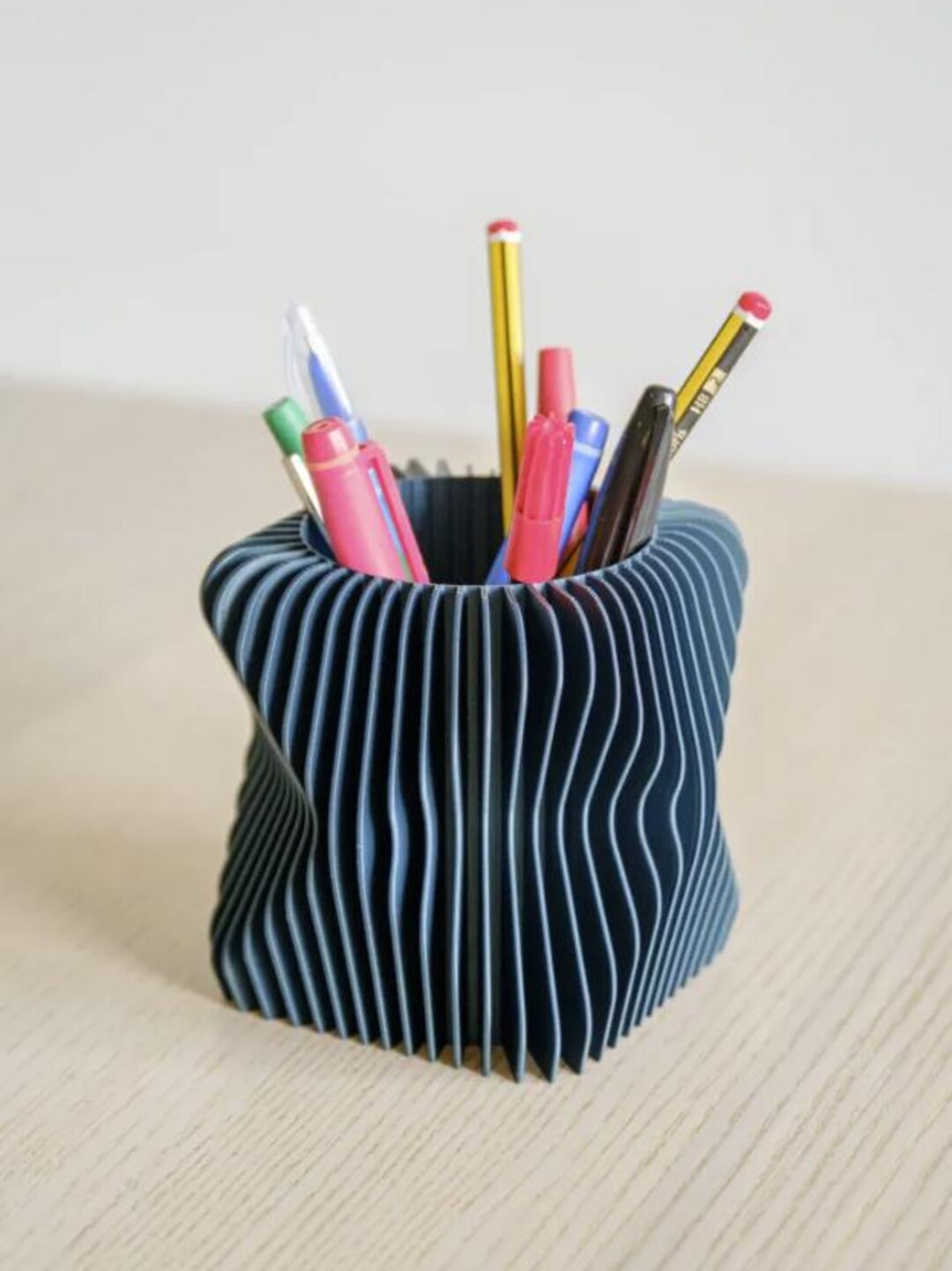 3D Printed Wavy Pencil Holder - Etsy