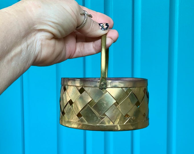 FREE Shipping-vintage Small 4” Woven Brass Basket With Swivel Handle ...