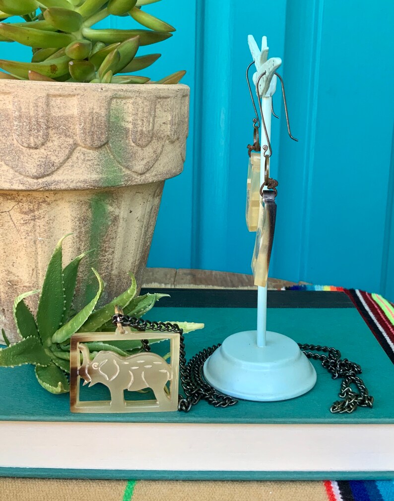 FREE Shipping-vintage Stunning & Unique Hand Carved MOP | Etsy