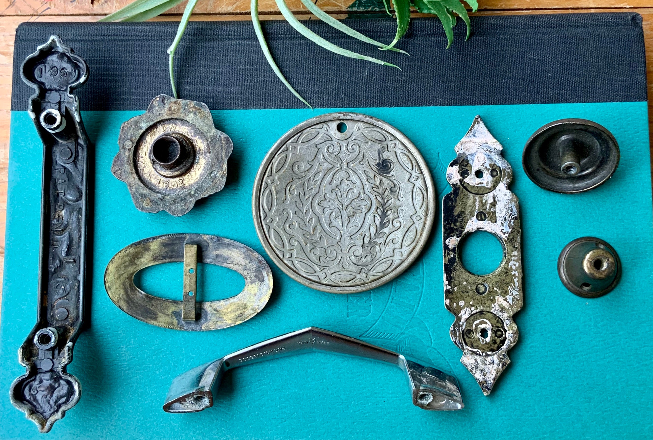 FREE SHIPPING-Vintage Set of 8 Mixed Salvage Hardware-Knobs | Etsy