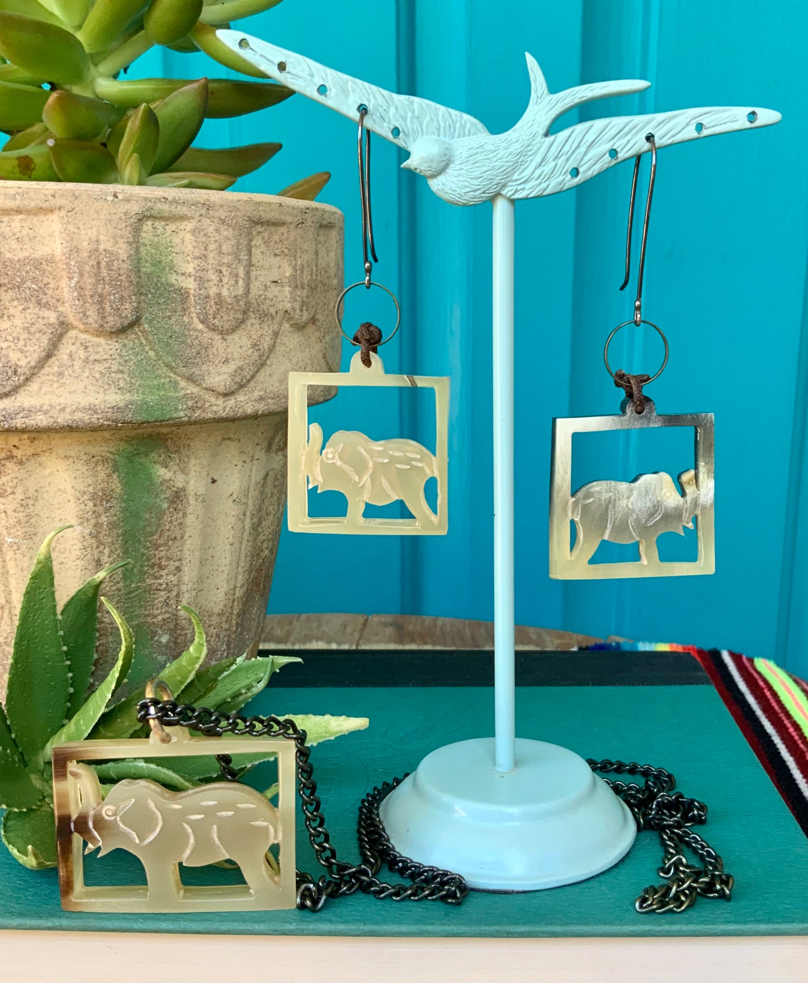 FREE Shipping-vintage Stunning & Unique Hand Carved MOP | Etsy