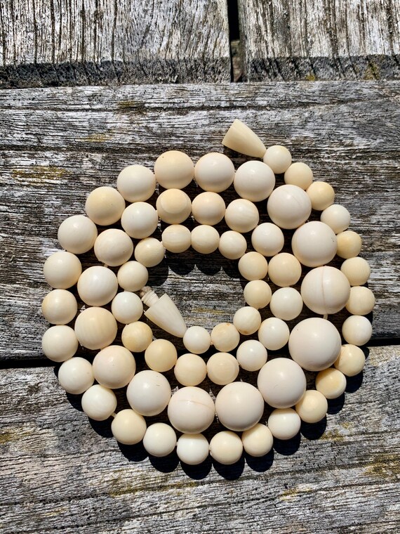Mid Century Carved Ivory Coloured Bone Beads - Gem