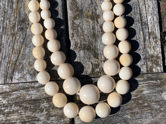 Mid Century Carved Ivory Coloured Bone Beads - Gem