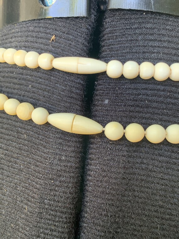 Mid Century Carved Ivory Coloured Bone Beads - Gem