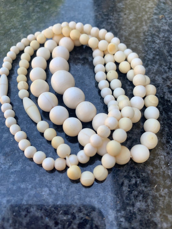 Mid Century Carved Ivory Coloured Bone Beads - Gem