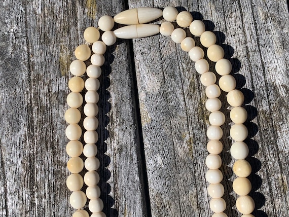 Mid Century Carved Ivory Coloured Bone Beads - Gem