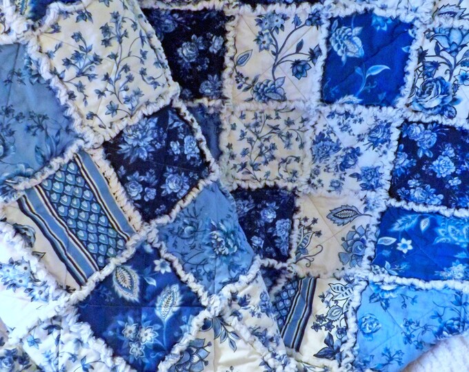 Blue and White Floral Rag Quilt, Cottage Style, Large Lap Quilt - Etsy