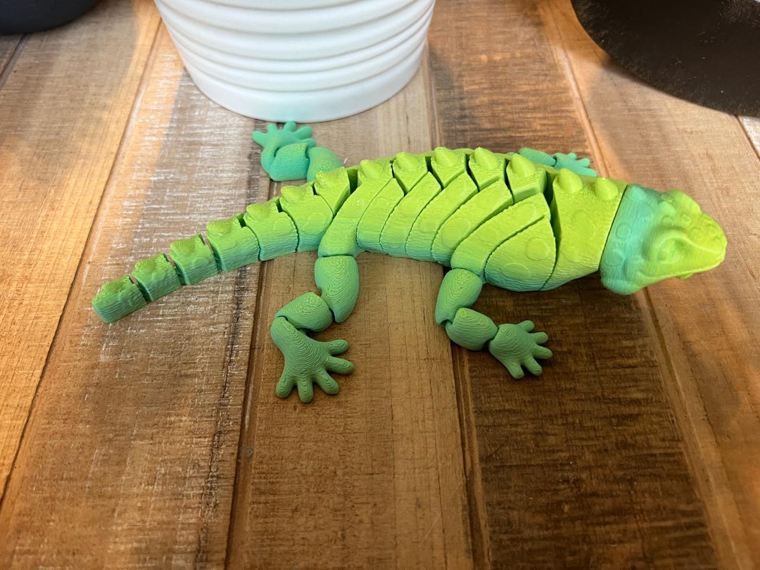 Flexi Iguana - 7 Inches - Desktop or Fidget Toy - Articulated Reptile ...