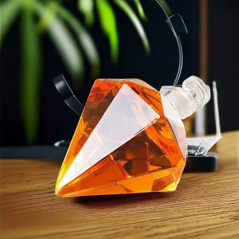 Diamond Shaped Wine and Whiskey Decanter, High Borosilicate Glass ...