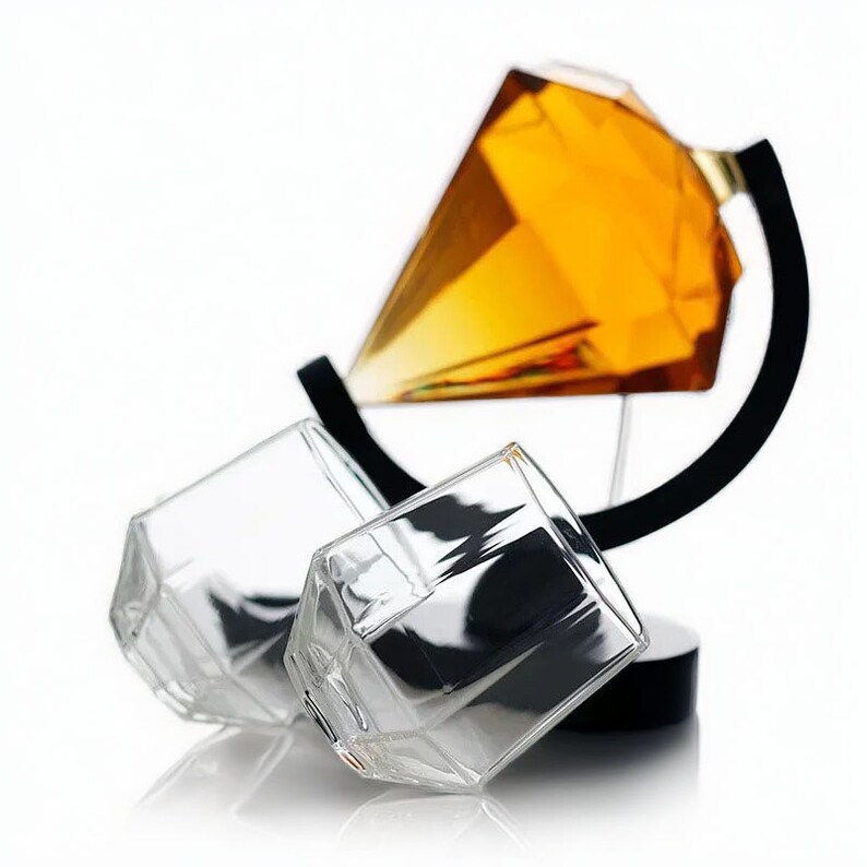 Diamond Shaped Wine and Whiskey Decanter, High Borosilicate Glass ...