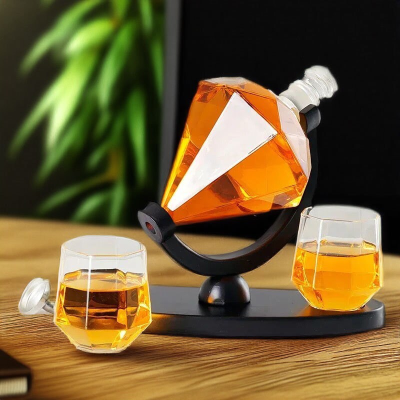 Diamond Shaped Wine and Whiskey Decanter, High Borosilicate Glass ...