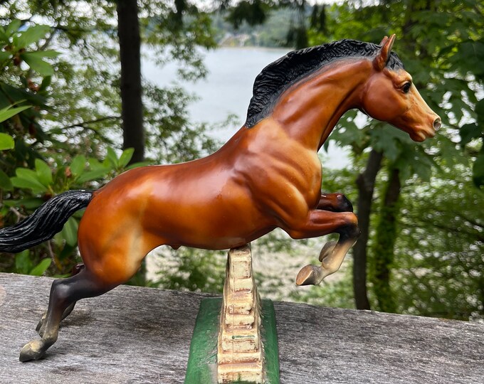 Breyer Horse Jumping Bay Model Horse 300 Stonewall Stand Retired USA ...