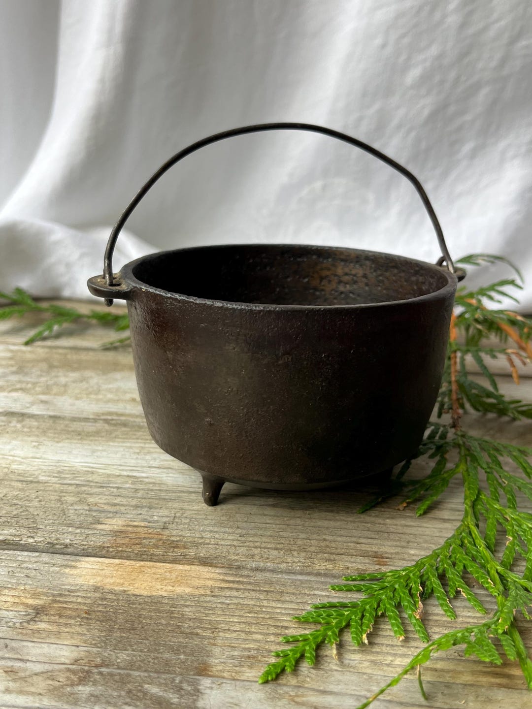 Antique Miniature Wagner Ware Cast Iron 3 Legged Toy Bean Pot, Sidney 0 ...