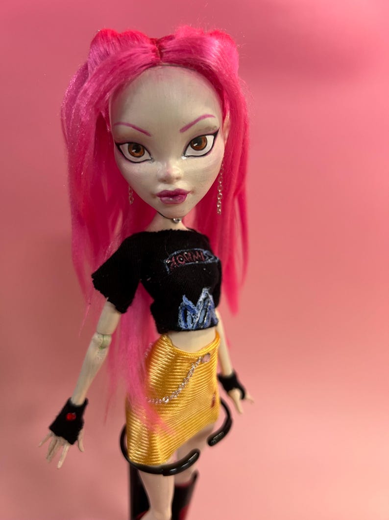 OOAK K-pop Doll (monster High) - Etsy