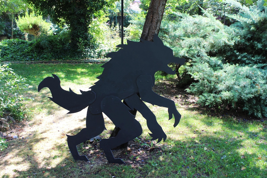 Giant Werewolf Yard Display, Scary Halloween Wolfman Outdoor Decor ...