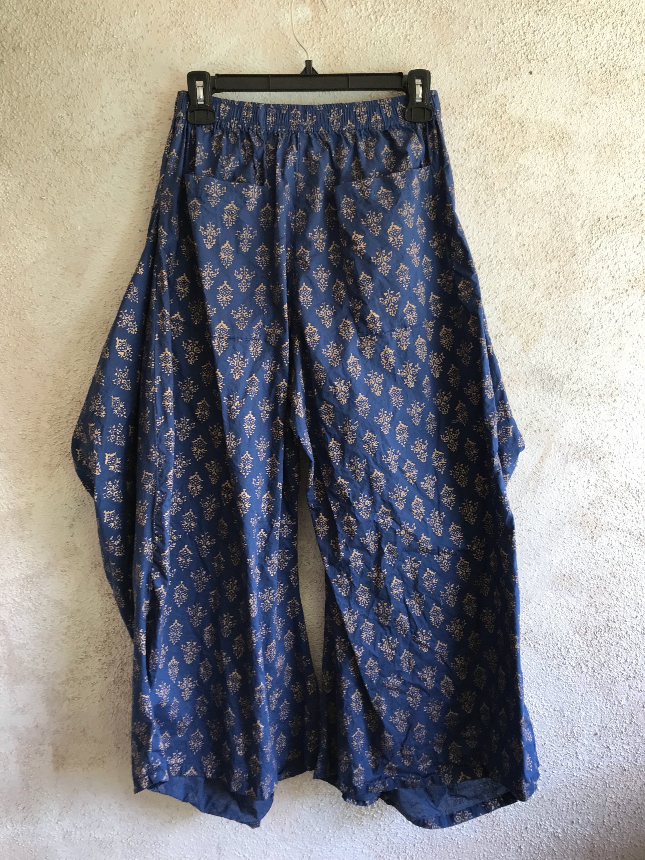 Extra small size lagenlook pant in navy cotton block print
