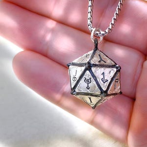 PREMIUM Fanmade Shadowheart Artifact Necklace, Baldur's Gate 3 Inspired ...