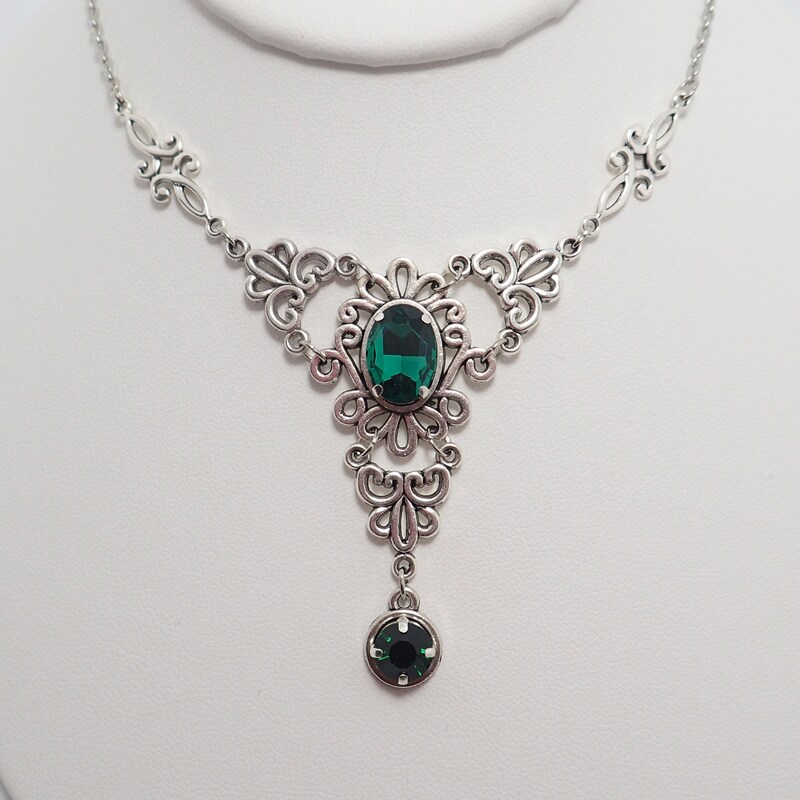 Green and Silver Necklace - Etsy