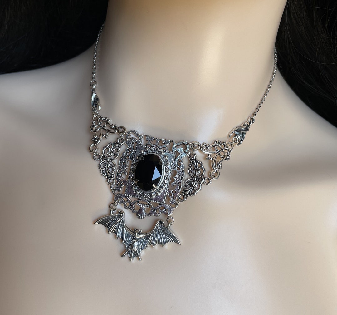 Black Onyx Filigree Antique Silver Vampire Winged Bat Queen Vampyre ...