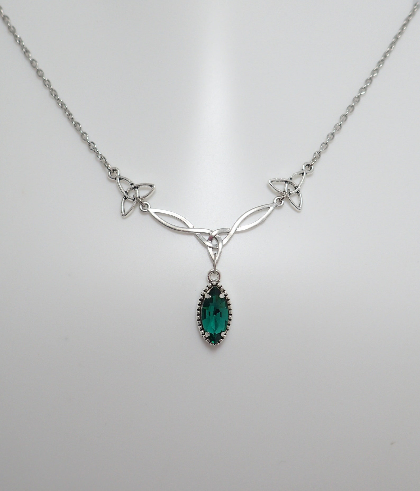 Emerald Green Trinity Triquetra Knots Silver Necklace Choker Elven Elf ...