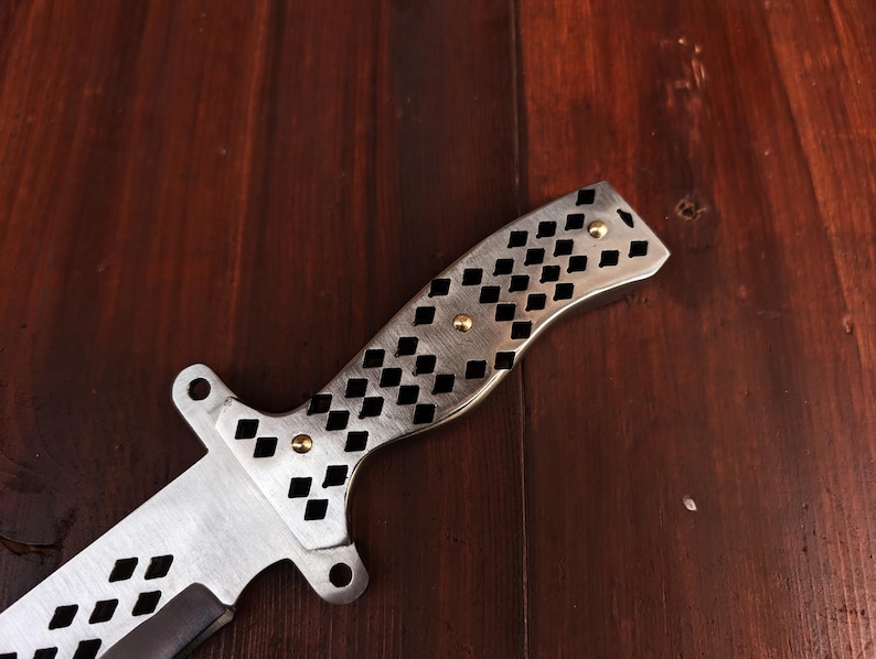 TWD Daryl Dixon Diamond Knife Replica: Stainless Steel Blade, Leather ...