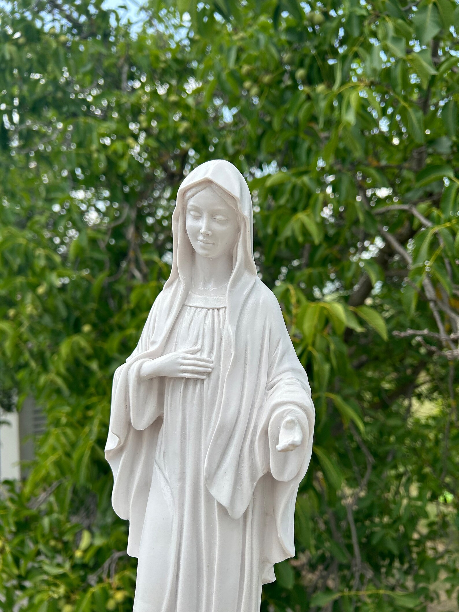 Our Lady Queen of Peace Statue | Blessed Virgin Mary | Medjugorje White ...