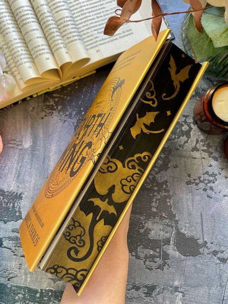 Fourth Wing Rebecca Yarros, Sprayed Edges, Stenciled Books, Sprayed ...