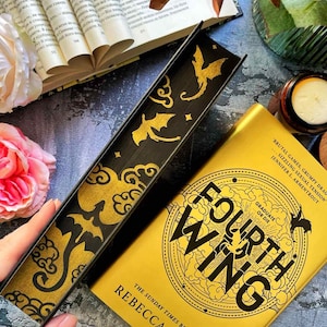 Fourth Wing Rebecca Yarros, Sprayed Edges, Stenciled Books, Sprayed ...