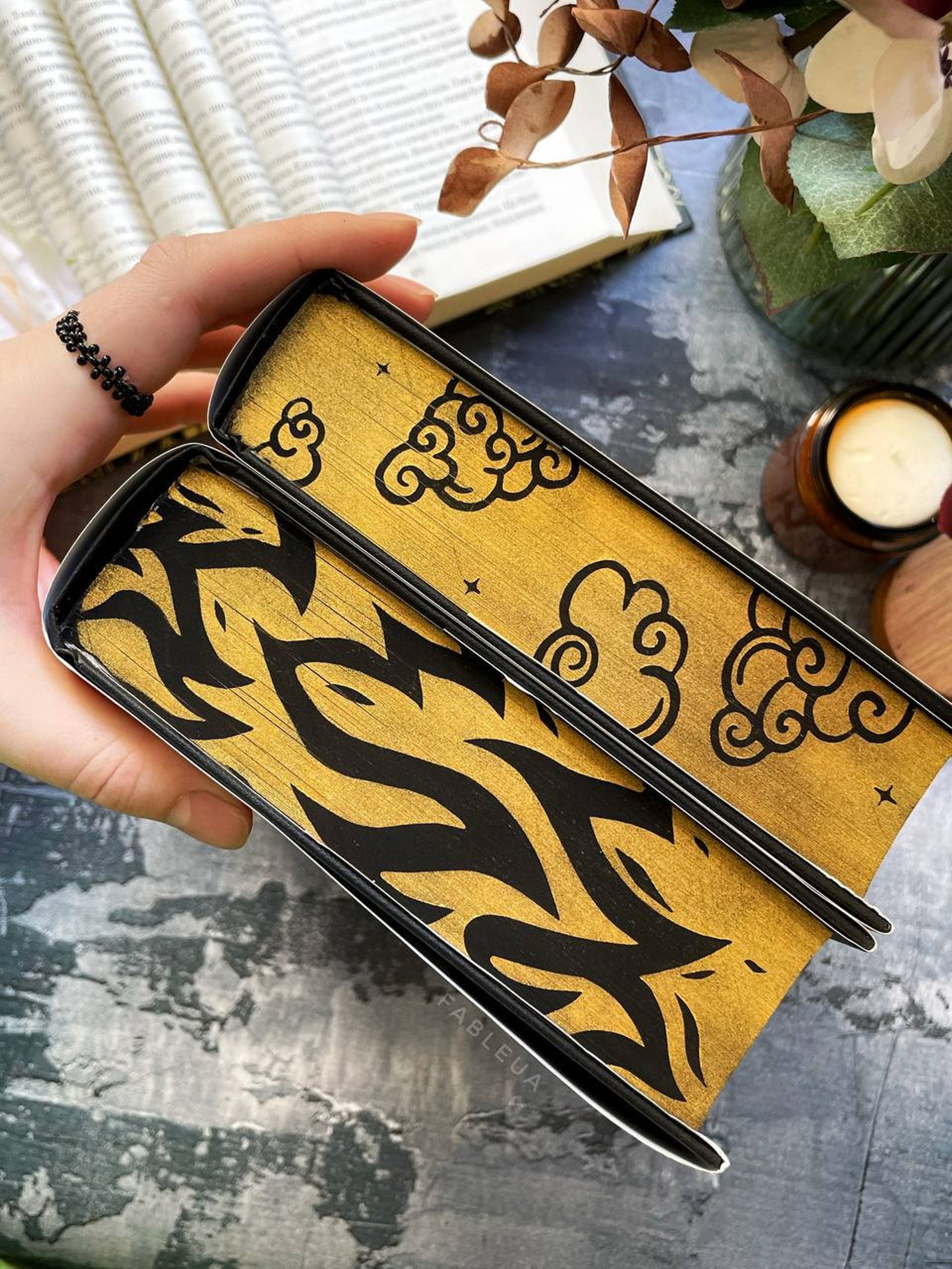 Sprayed Edges, Stenciled Books, Sprayed Books, Fourth Wing and Iron ...