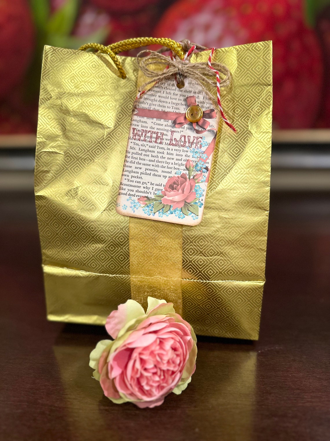 Pretty Printable Rose Gift Tags With Old Text, Flowers and Ribbons ...