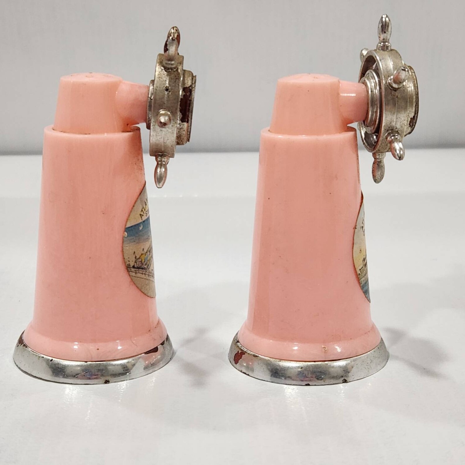 Vintage Salt Pepper Shakers Pink Atlantic City Souvenir Compass Enco 3. ...