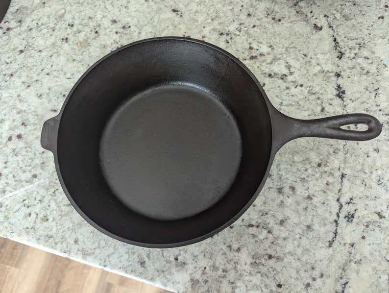 Vintage Lodge Cast Iron Chicken Fryer Pan - Three Notch - Size 8 - NO ...