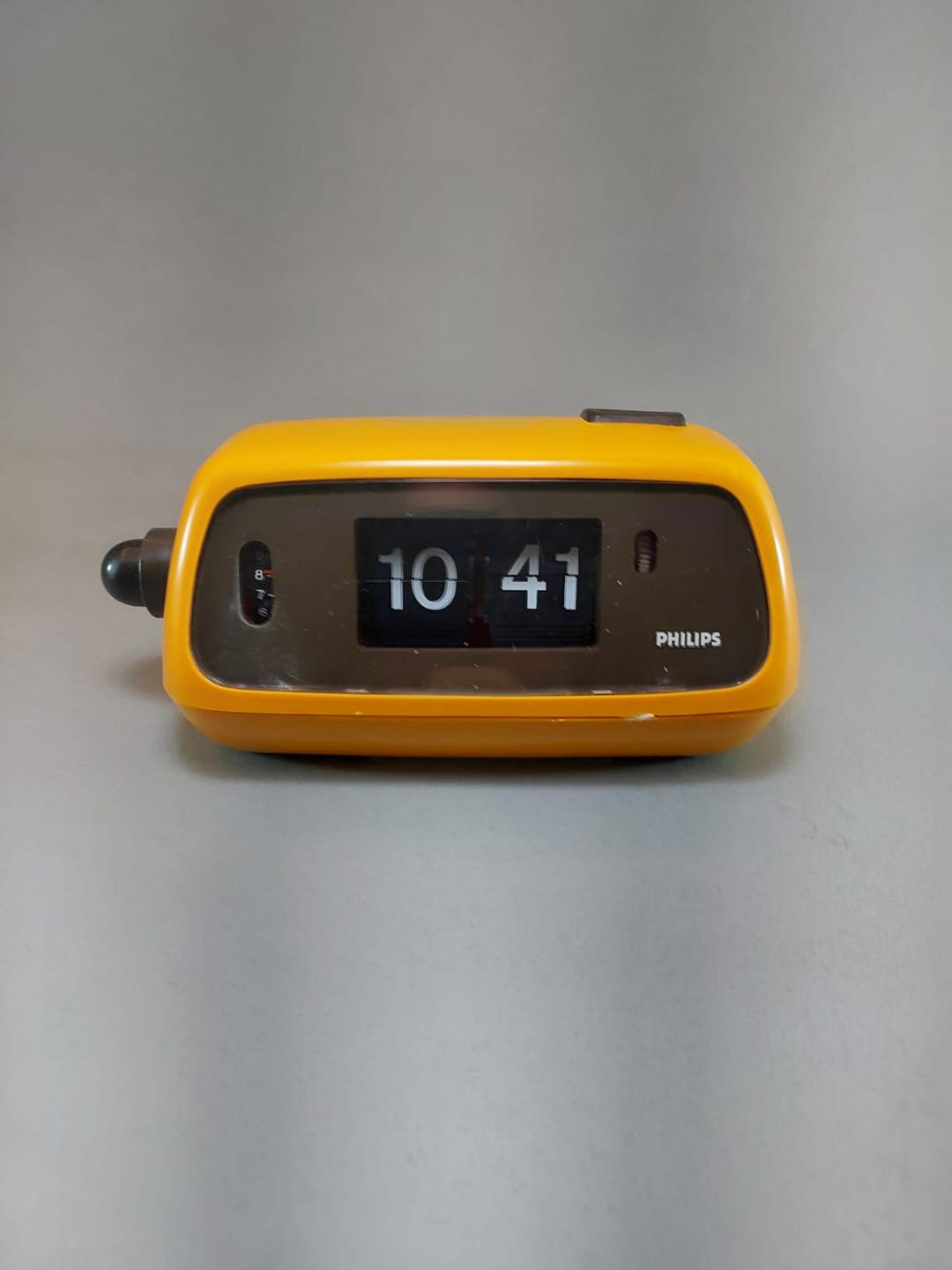 1970s Philips Flip Clock: Space Age Yellow Alarm Clock (220V EU Plug ...