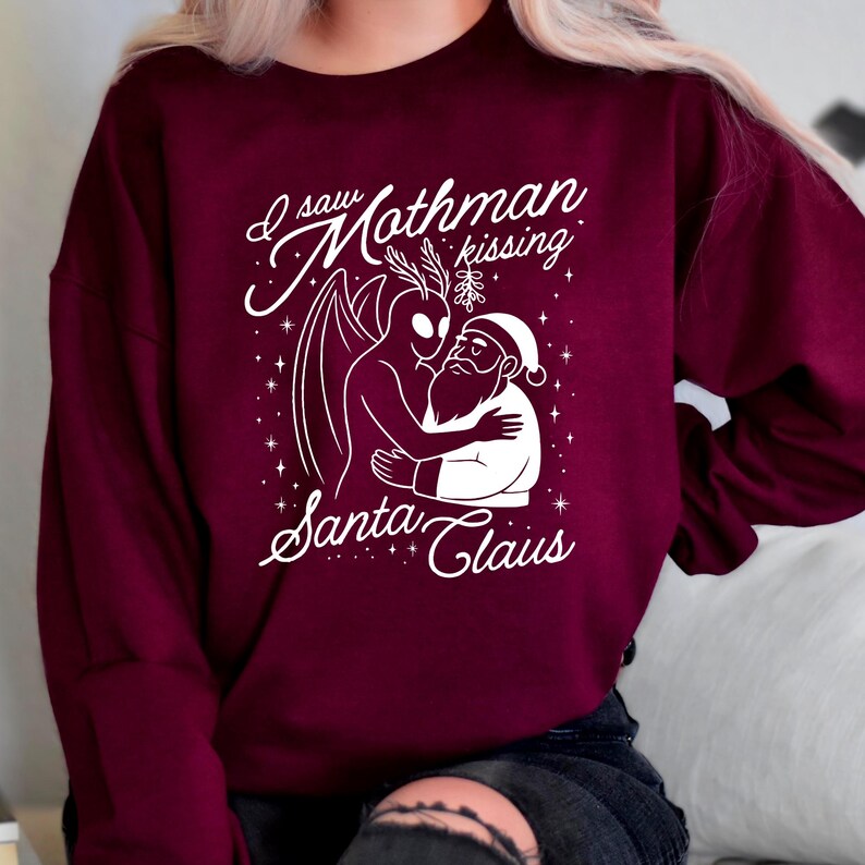 I Saw Mothman Kissing Santa Claus Sweatshirt: Funny Christmas Cryptid ...