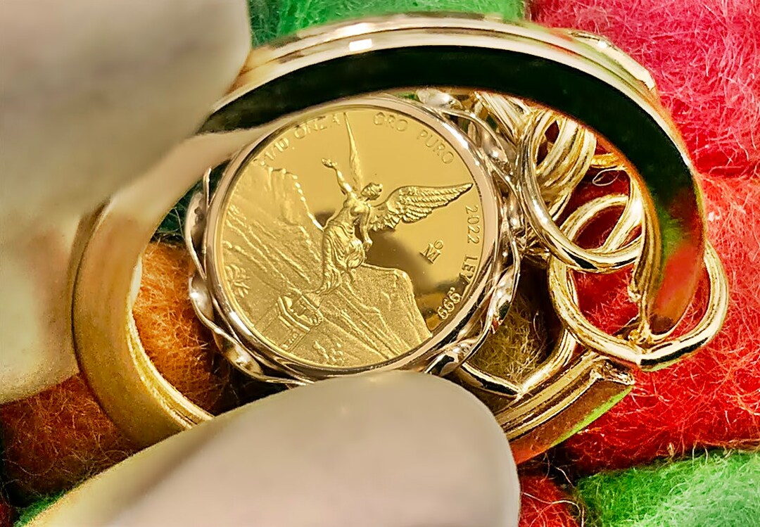 BLACKS ORIGINAL: Black Ribbon Gold Bezel 2022 PROOF 1/10th Ounce Pure ...