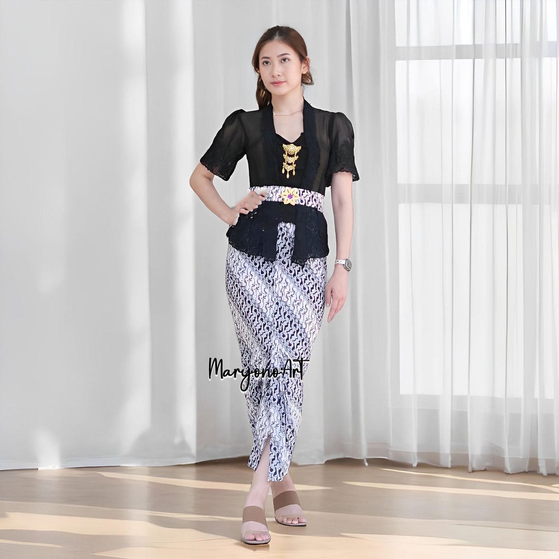 Kutubaru Kebaya Cassandra Modern Short Sleeve Design With Embroidery ...