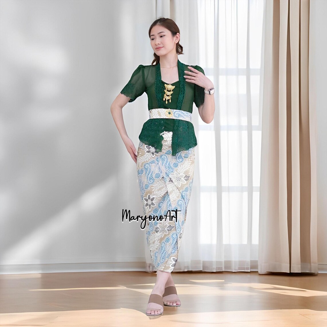 Kutubaru Kebaya Cassandra Modern Short Sleeve Design With Embroidery ...