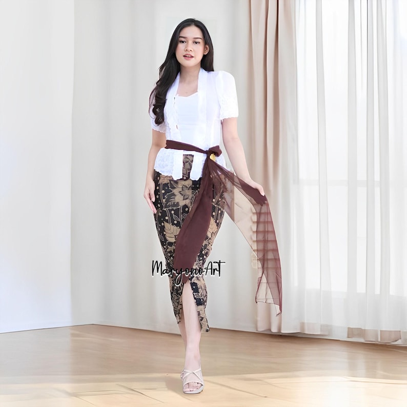 Kutubaru Kebaya Cassandra Modern Short Sleeve Design With Embroidery ...