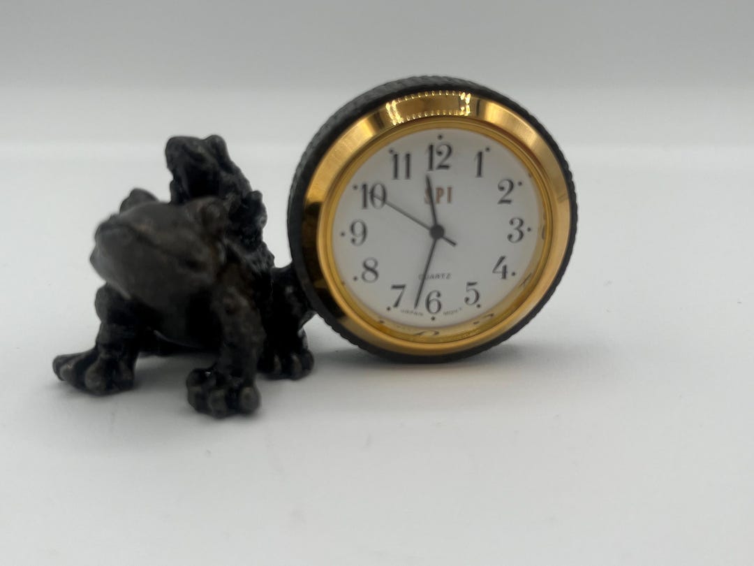 Small Pewter SPI Frog Clock. Adorable Small Pewter Frogs and Clock ...