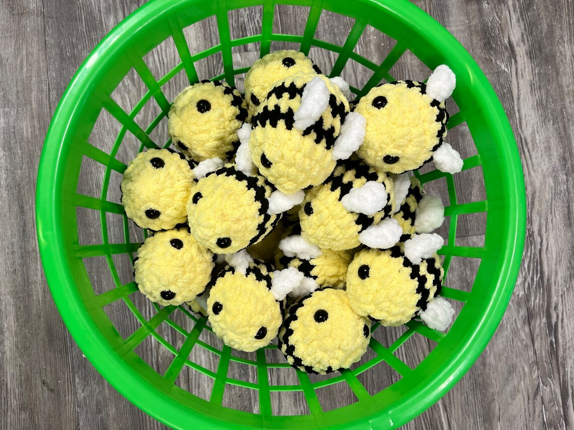 Crochet Bumble Bee, Cute Squish Amigurumi Plushie, Kawaii Stuffie ...