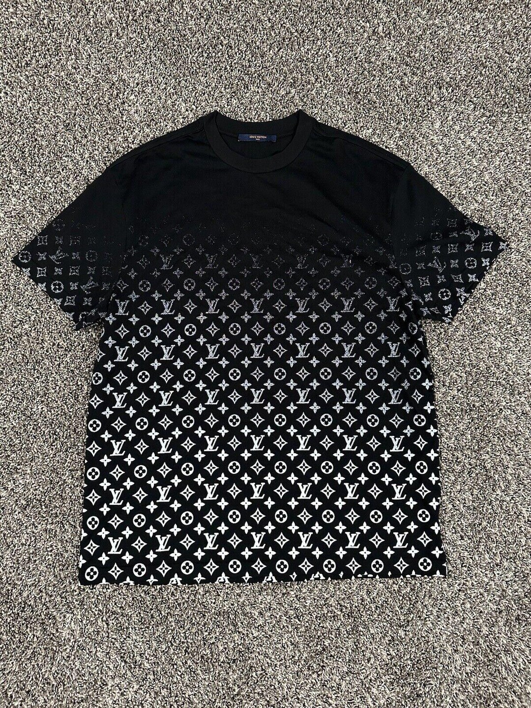 LVSE Louis Vuitton Monogram Gradient T Shirt Unisex Adults Size Large ...