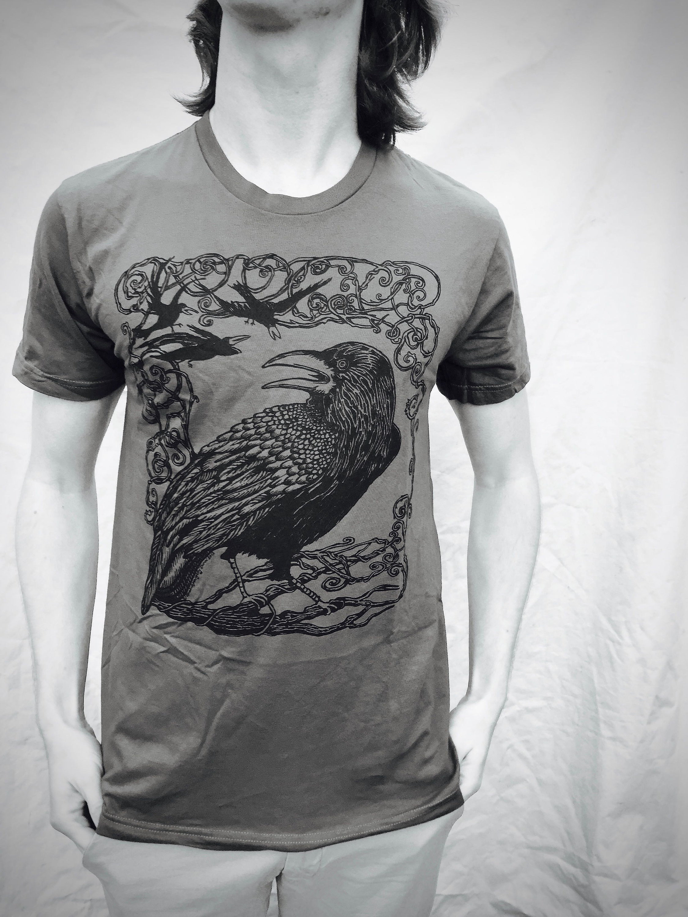 Camiseta de cuervo gris Cuervo pájaro Poe ropa pagana celta unisex ...