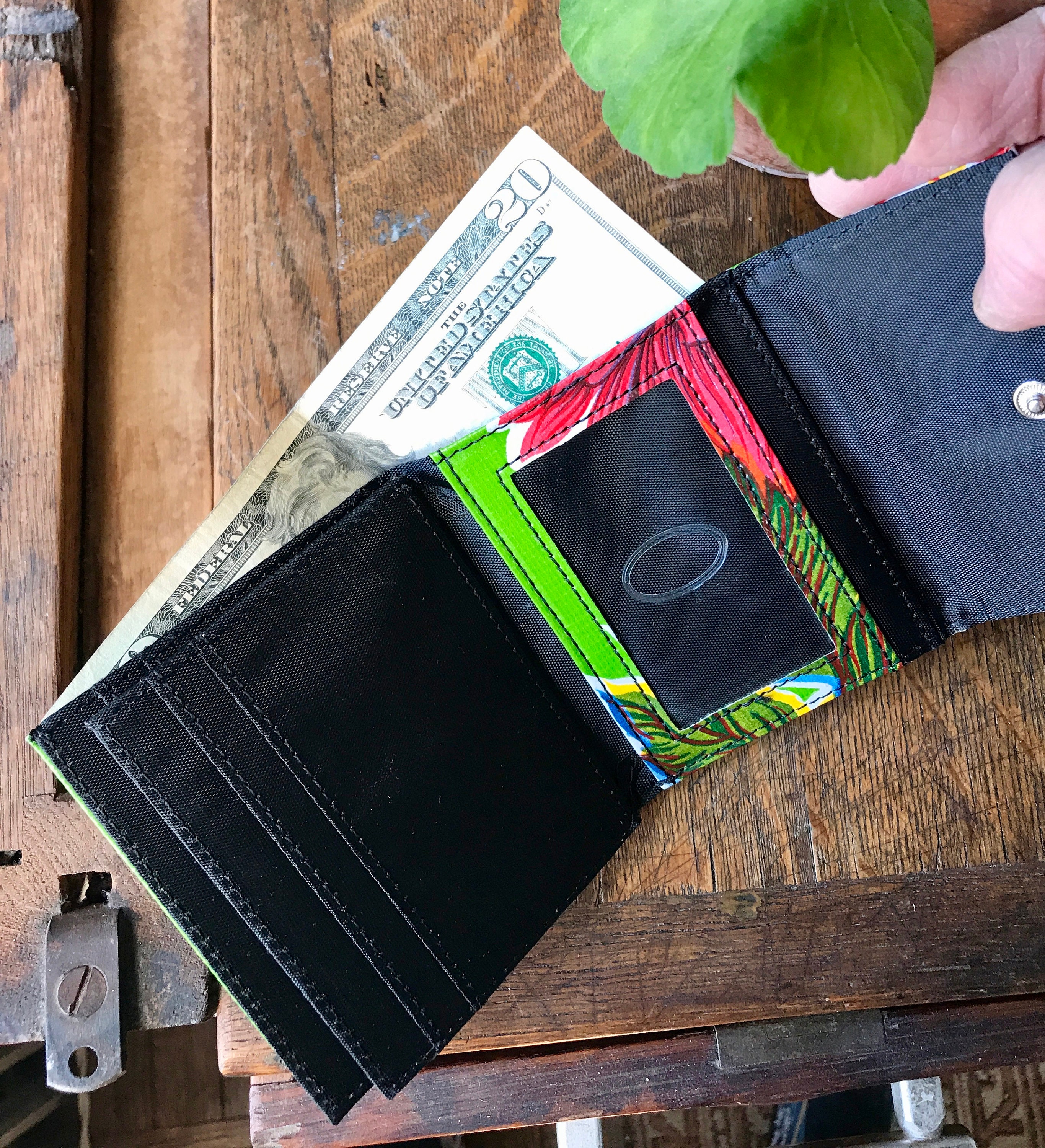 Love Shine Green Floral Oil Cloth Wallet, Women's Billfold French Purse ...